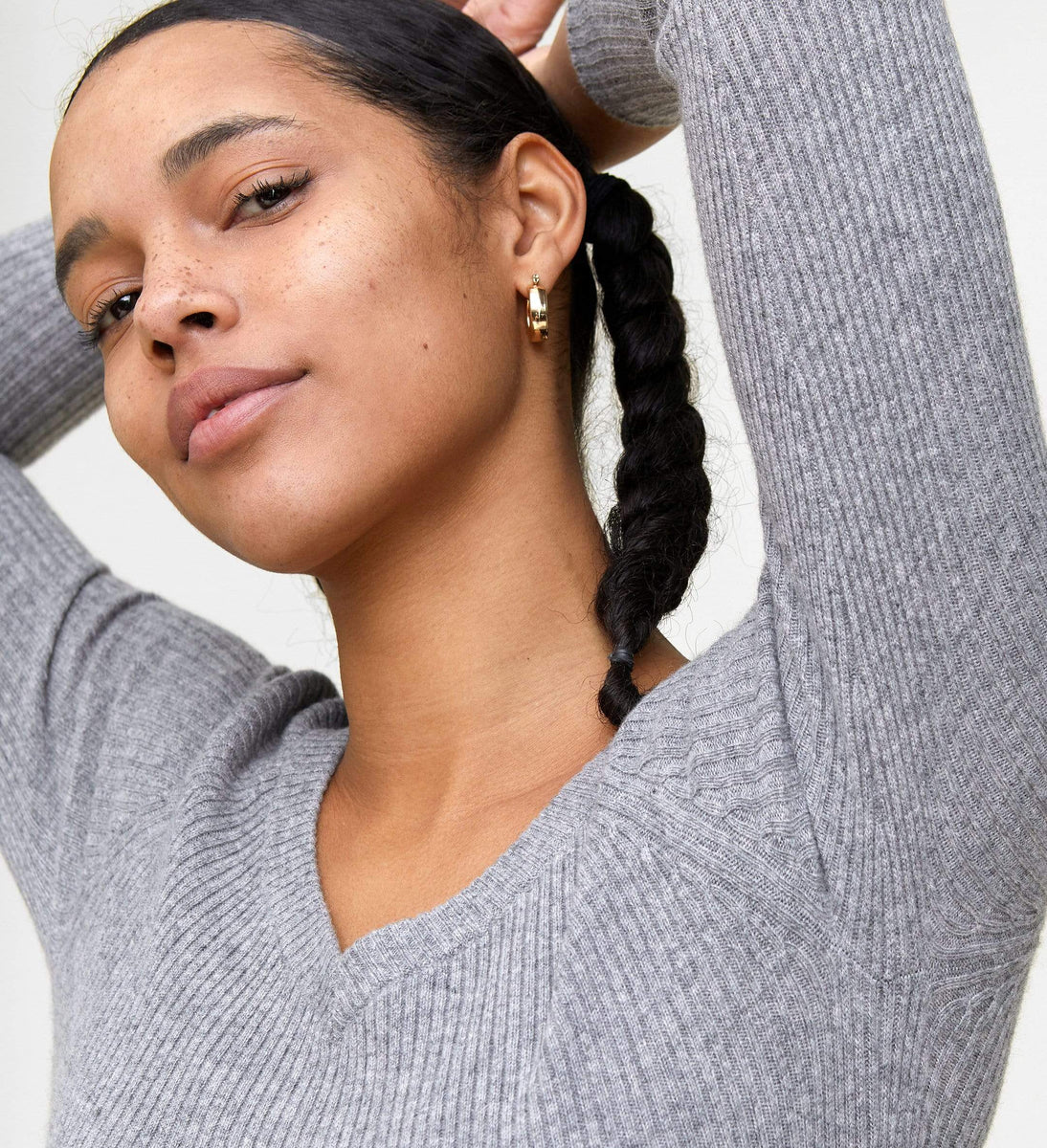 The Ribbed Subtle V-Neck Cashmere Sweater – State Cashmere